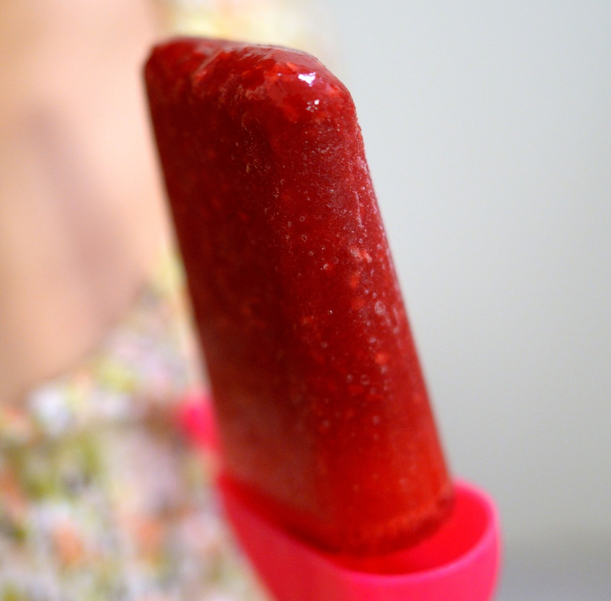 paper and plates: Raspberry Pop