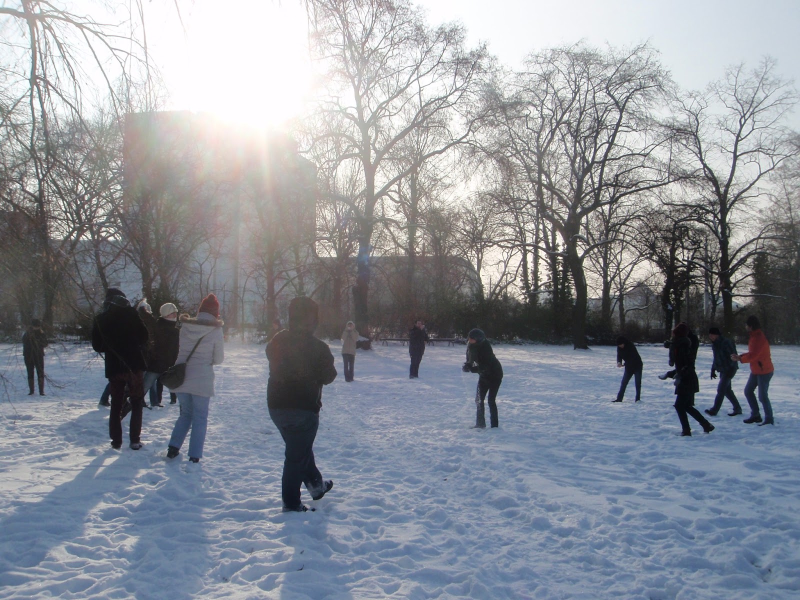 So close no matter how far...: Schneeballschlacht - Guerra de bolas de ...