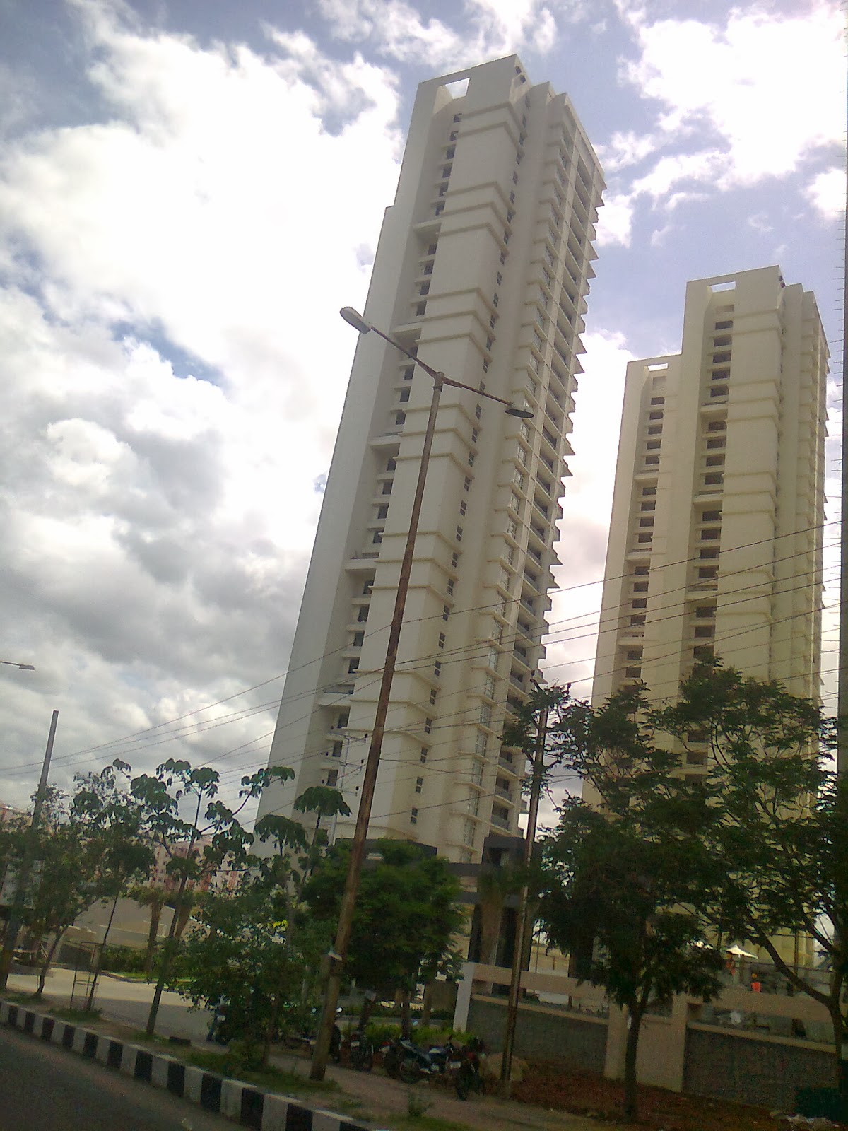 civilians hub: Largest building in hyderabad