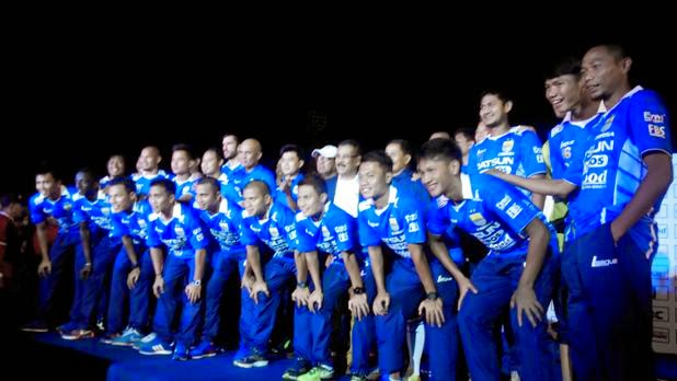 this is crazy: Jersey Persib 2015 Terbaru Untuk ISL Musim Depan