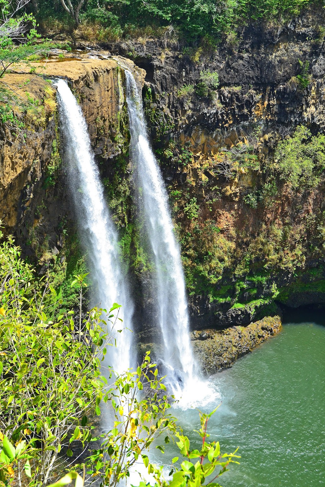 Hawaiian Journeys: Hawaiian Waterfalls