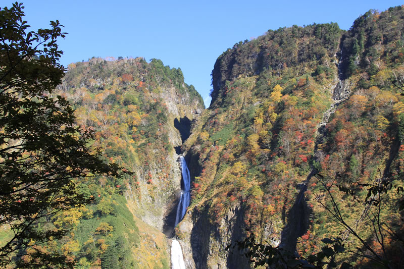 Toyama Japan Tourism: Autumn leaves of Toyama Prefecture of Japan