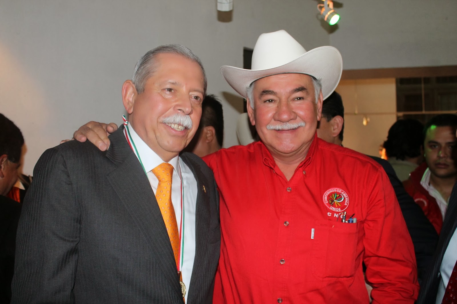 Temas y sucesos // Diálogos : febrero 2014