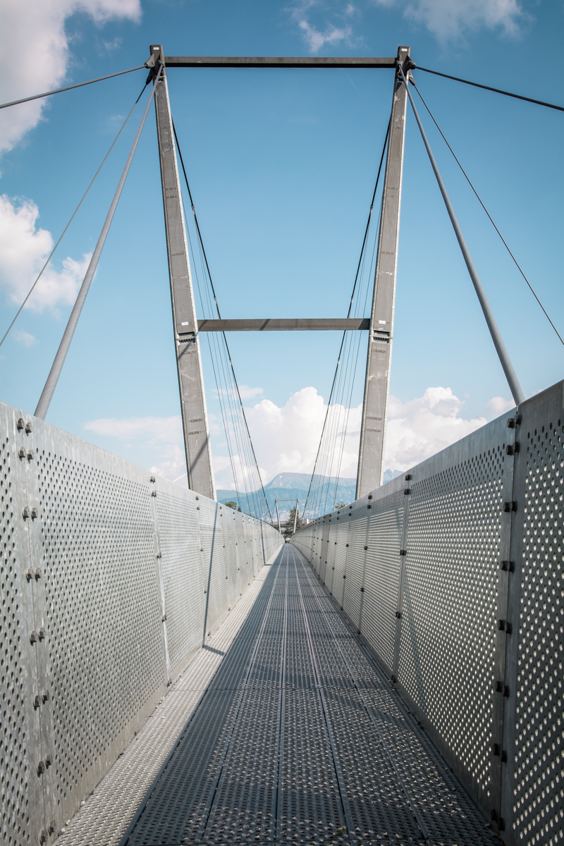 ŠVICA (5.) - Reka Aare in viseči most