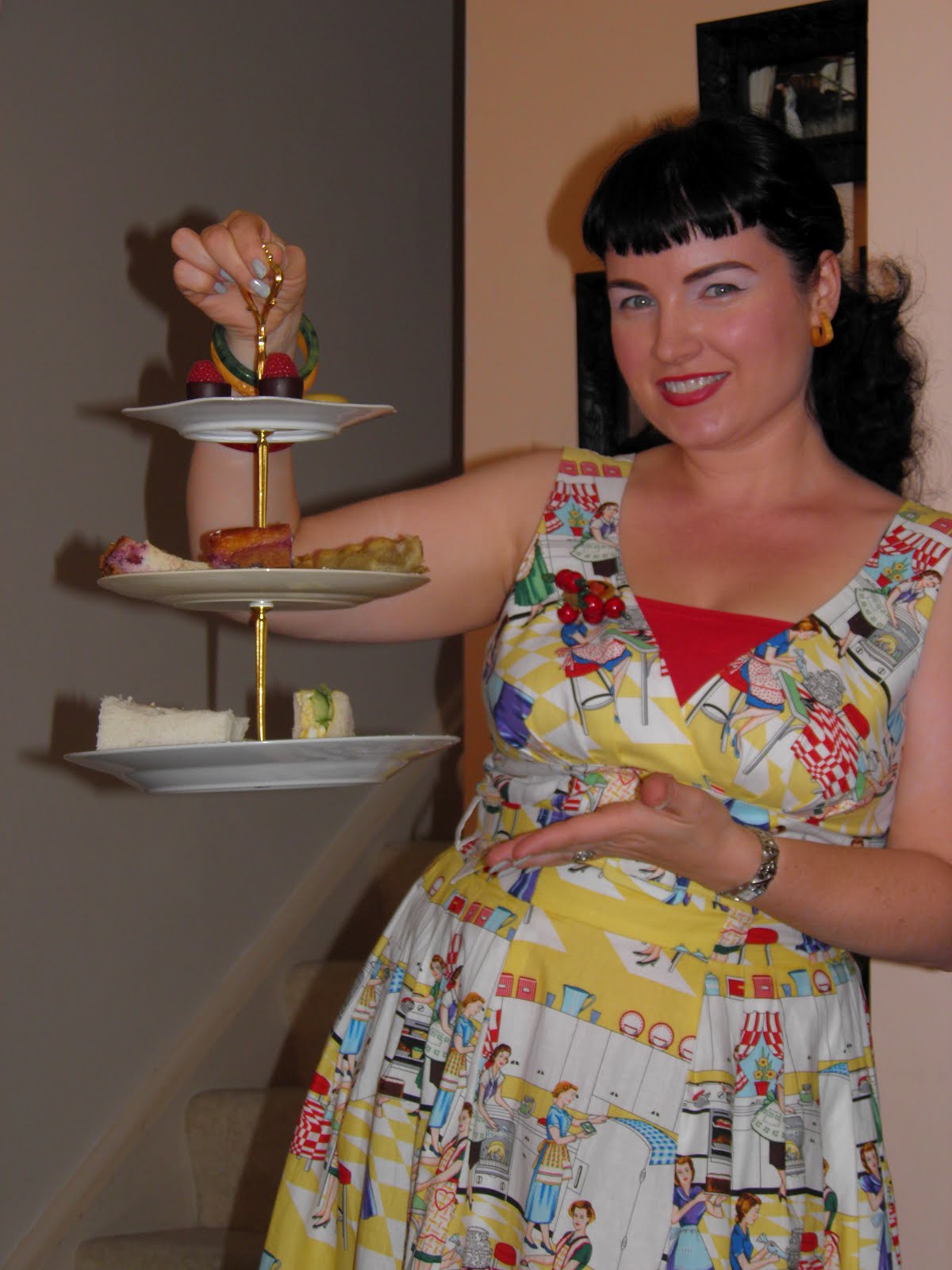 Vintage Musings Of A Modern Pinup: I Really Should Be Baking Cupcakes