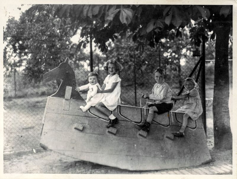 45 Old Photos That Capture Lovely Moment of Children That May Recall ...