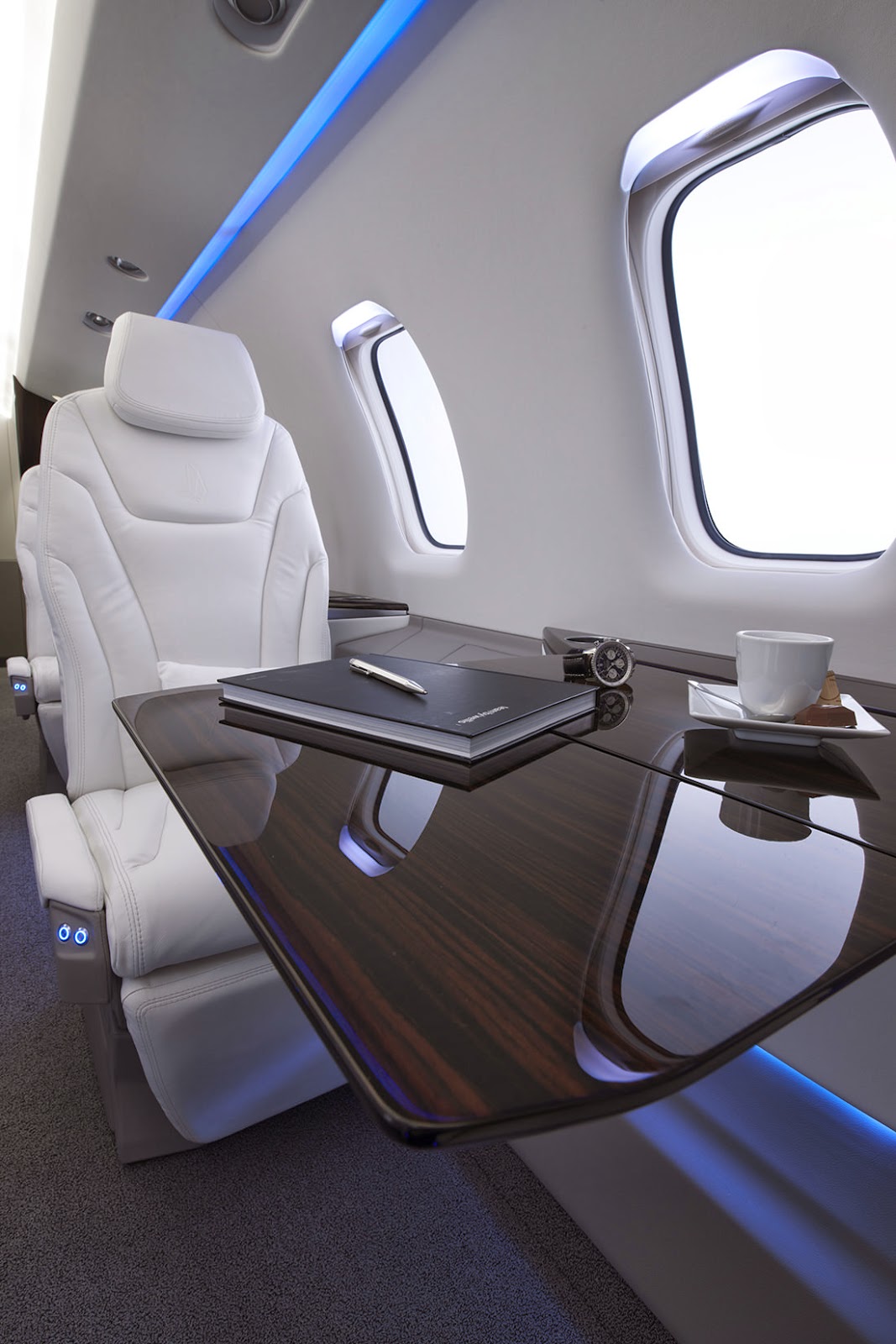 Passion For Luxury : PILATUS PC-24 THE SUPER VERSATILE JET
