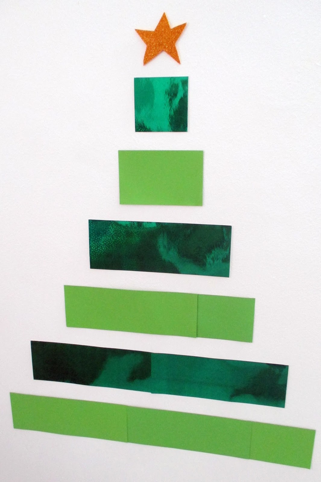 the-random-writings-of-rachel-diy-christmas-tree-for-small-apartments