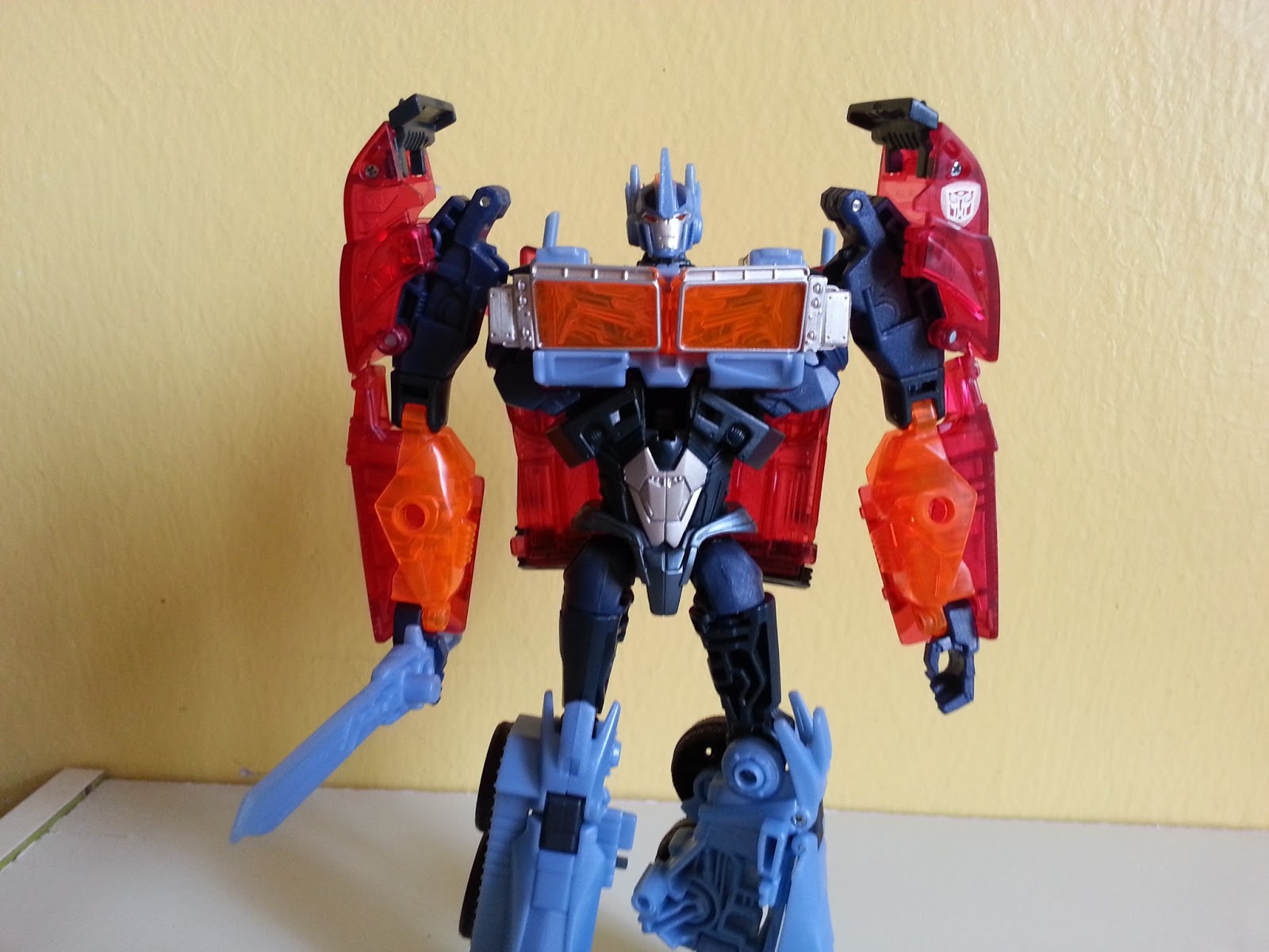 Lightning Quantum's Base: Optimus Prime Voyager Class (Dark Energon ...