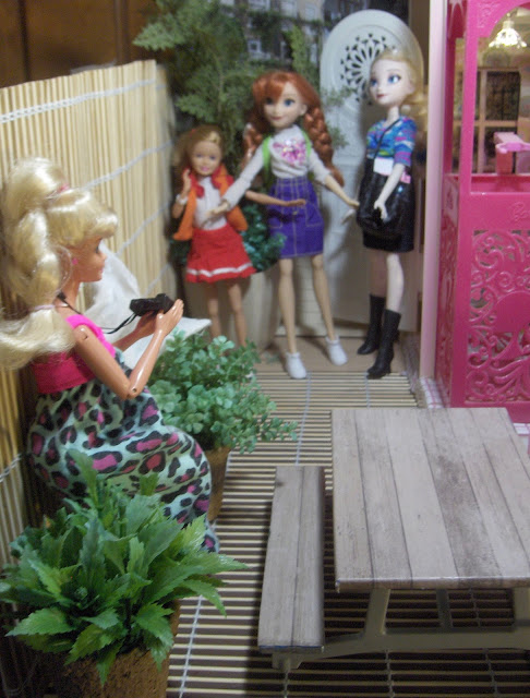 Barbie:OldNewGreenRedo : Back to School:Homework Cabinet and Chalkboard