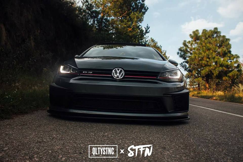 Golf GTI R400 - Cinza Chumbo - Carro Luxuoso