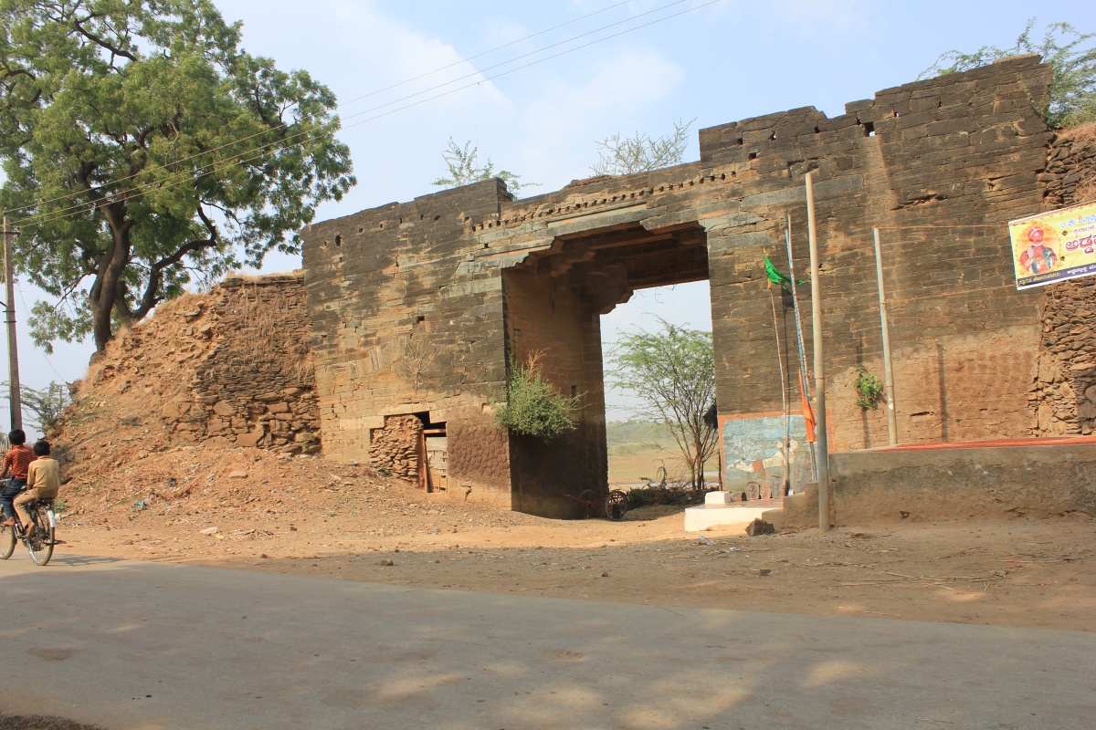 Journeys across Karnataka: Savanur: fort ruins and Baobab trees