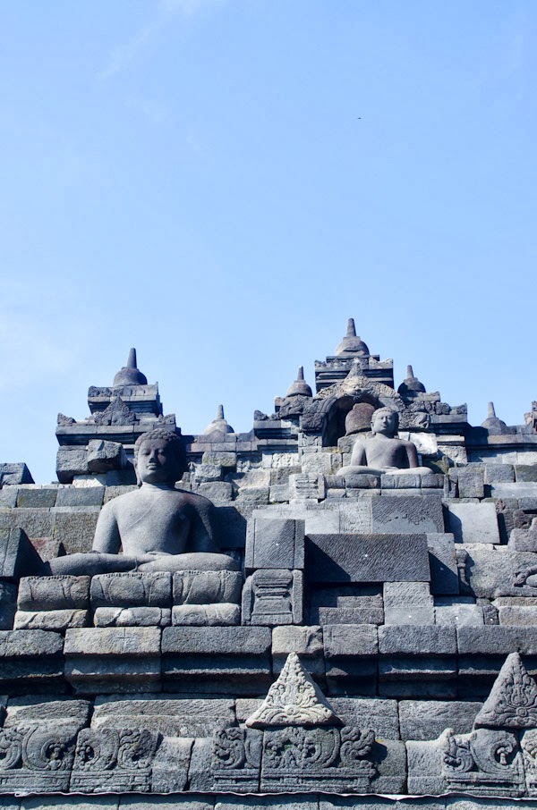 Fashion is a Playground: Java, la magie de ses temples et de ses volcans