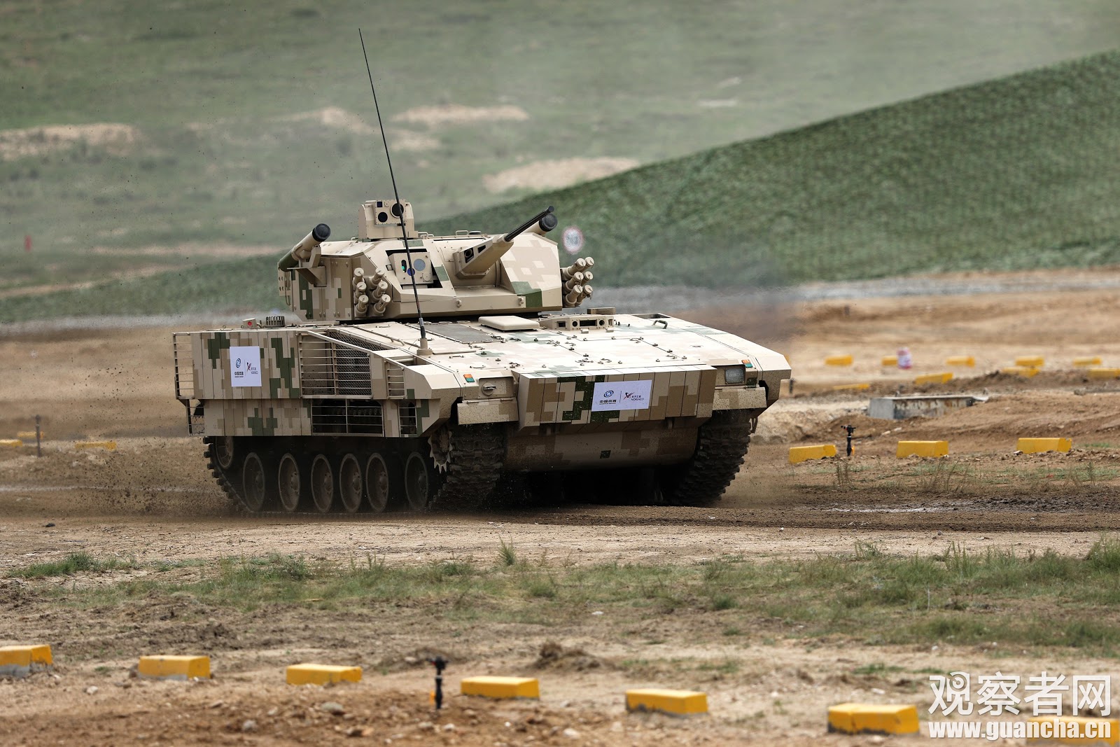 SNAFU!: More hirez pics of the new Chinese VN17 IFV.