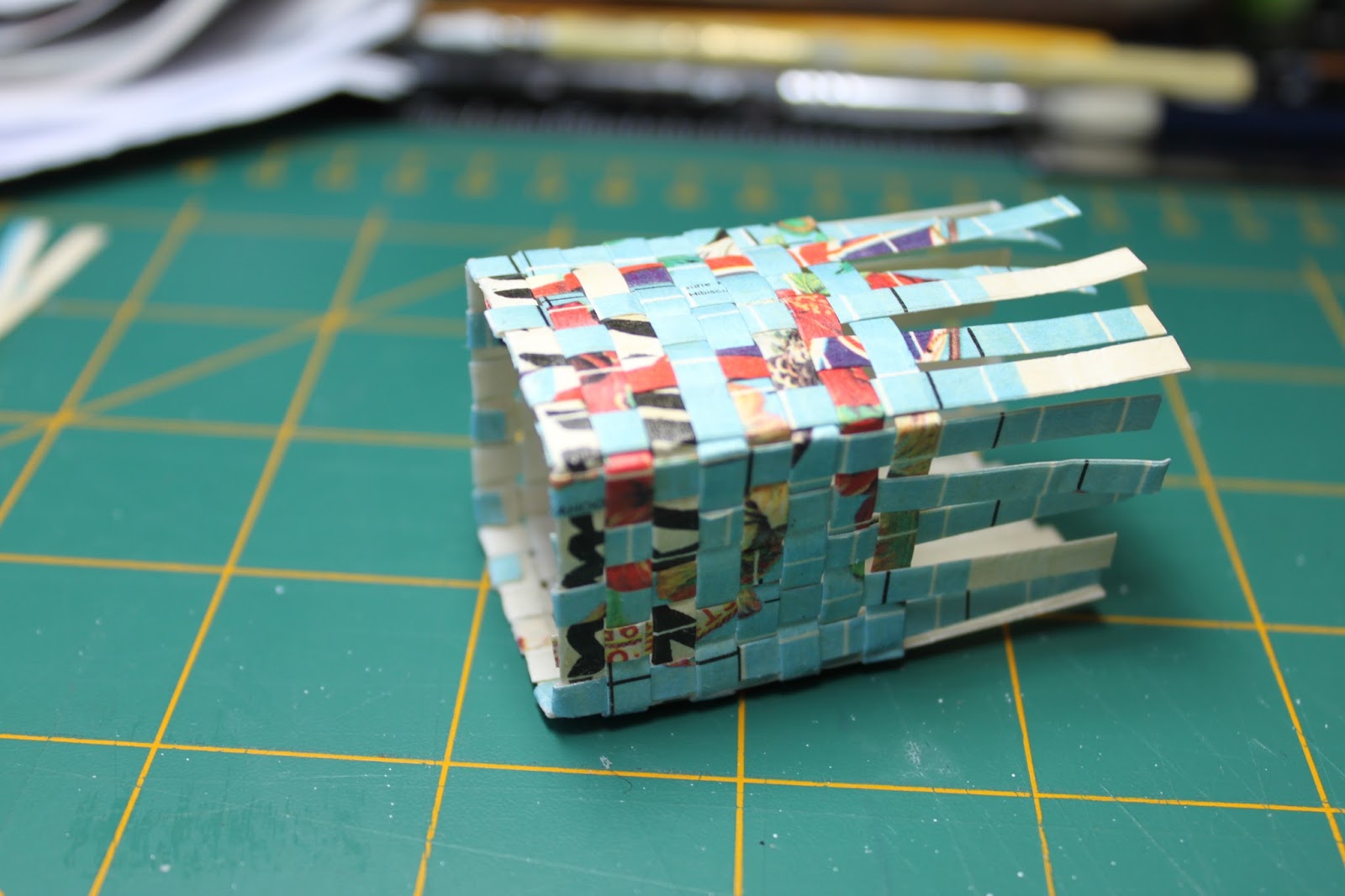 Myrtle Manor Miniatures: Woven Box Tutorial