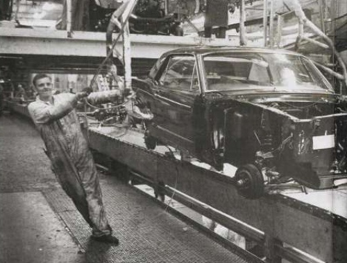 My 1928 Chevrolet: Some Vintage Car Assembly Line Photos