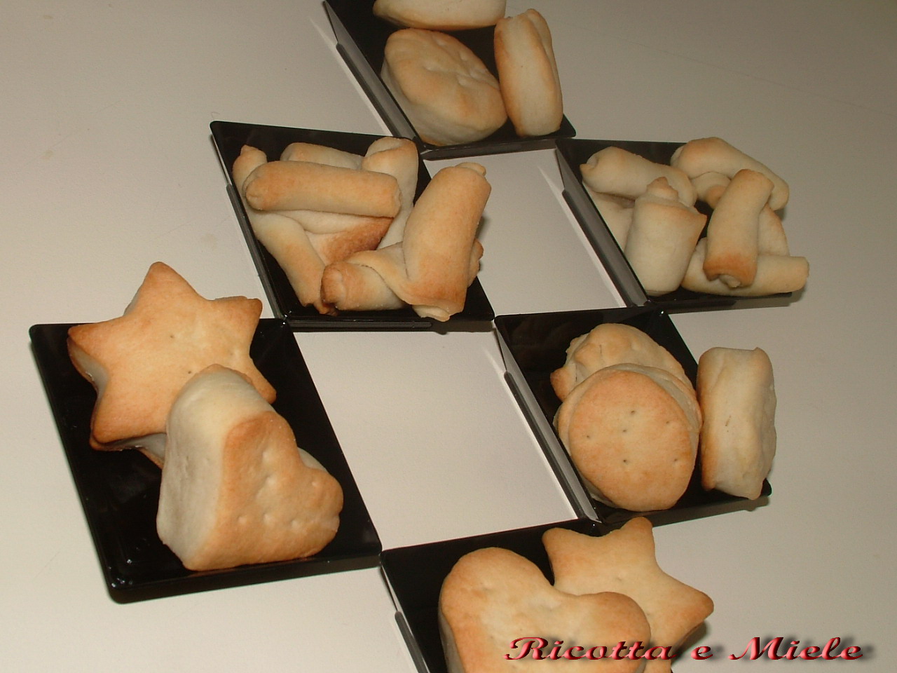 Ricotta e miele: Biscotti salati con lo strutto/ Bizcochitos de grasa