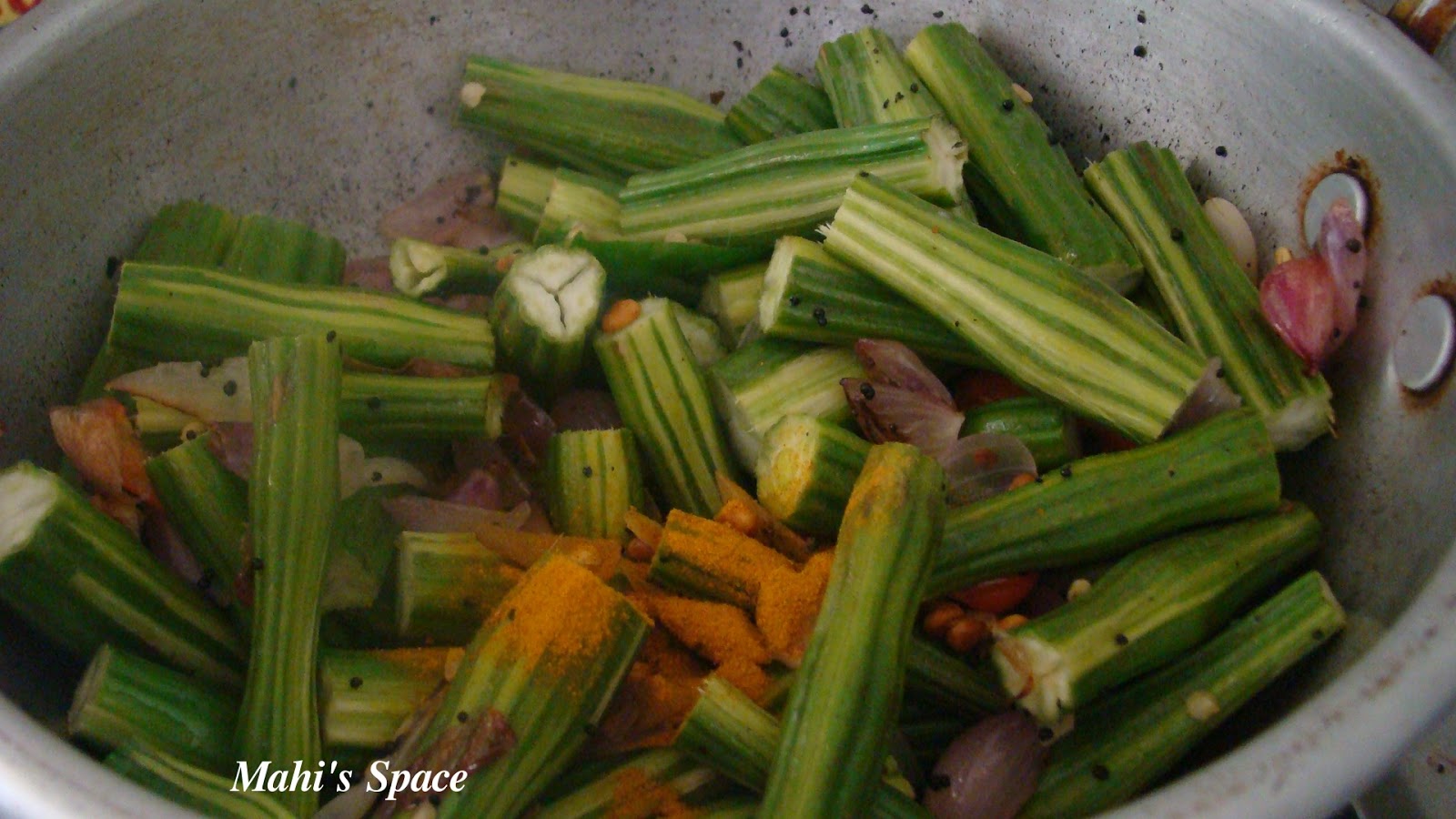 Murungai kai poriyal/ Drumstick Stirfry ~ Mahi's Kitchen