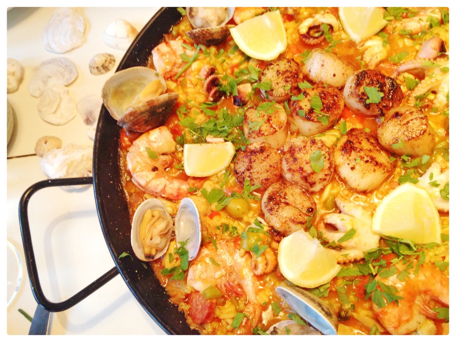 Vrijgevig Blog: Paella met kip, chorizo & zeevruchten