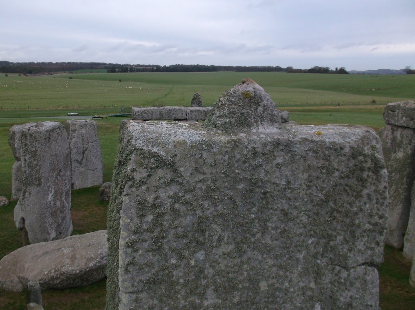 www.Sarsen.org: On top of Stonehenge - The tenon on Stone 56