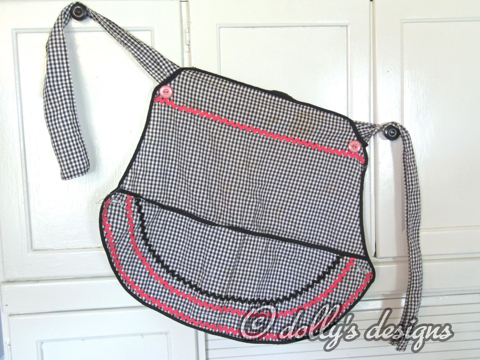 dolly's designs: Retro: Apron or Bonnet?