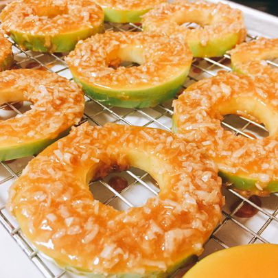 The Devilish Dish: Samoa Apple Slices {Gluten-Free}