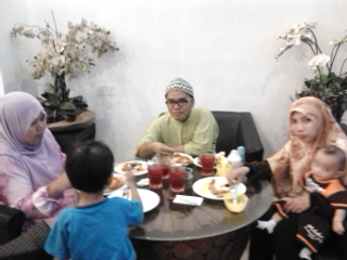 SM Sains Banting, Jugra: Warden berbuka puasan di Saha Cafe