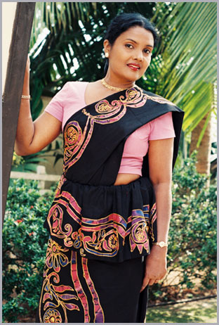 Geetha Kanthi Jayakodi - Kandyan Saree Designs