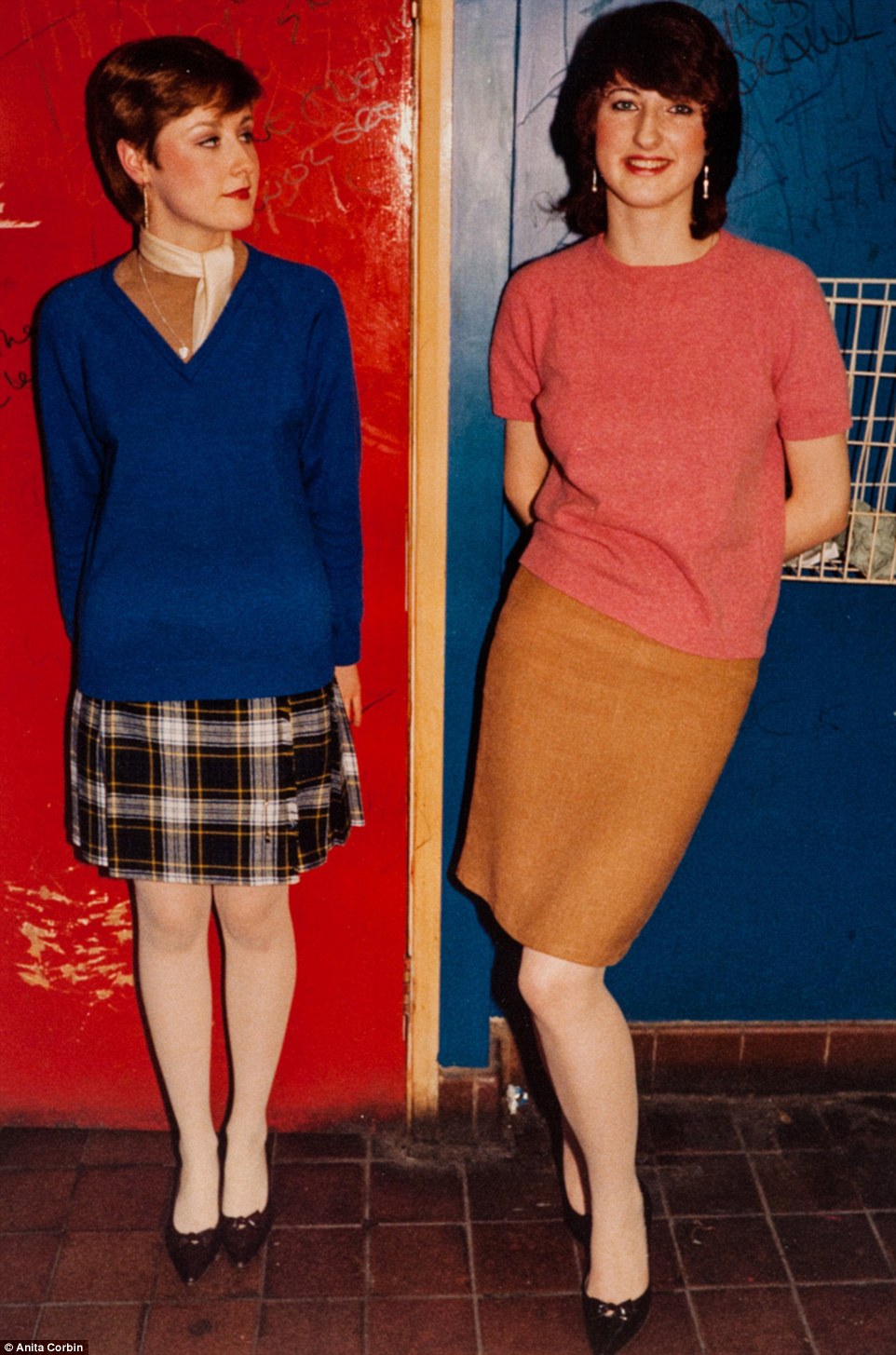 Visible Girls: Fascinating Photographs Capture Female Mods, New ...