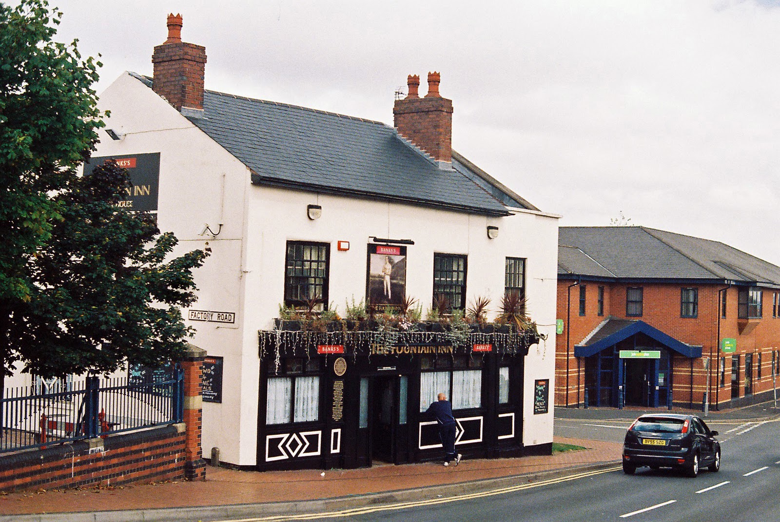 Pubs: Then & Now: #041 The Fountain Inn, Tipton : 2003 to 2011