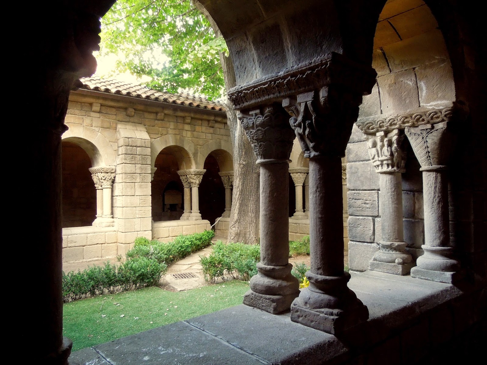 Montse Fotoblog: Claustro románico