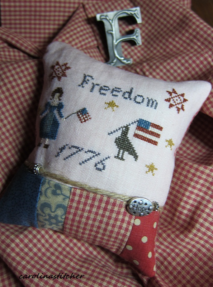 Carolina Stitcher: Americana themed finishes....(photo heavy)....