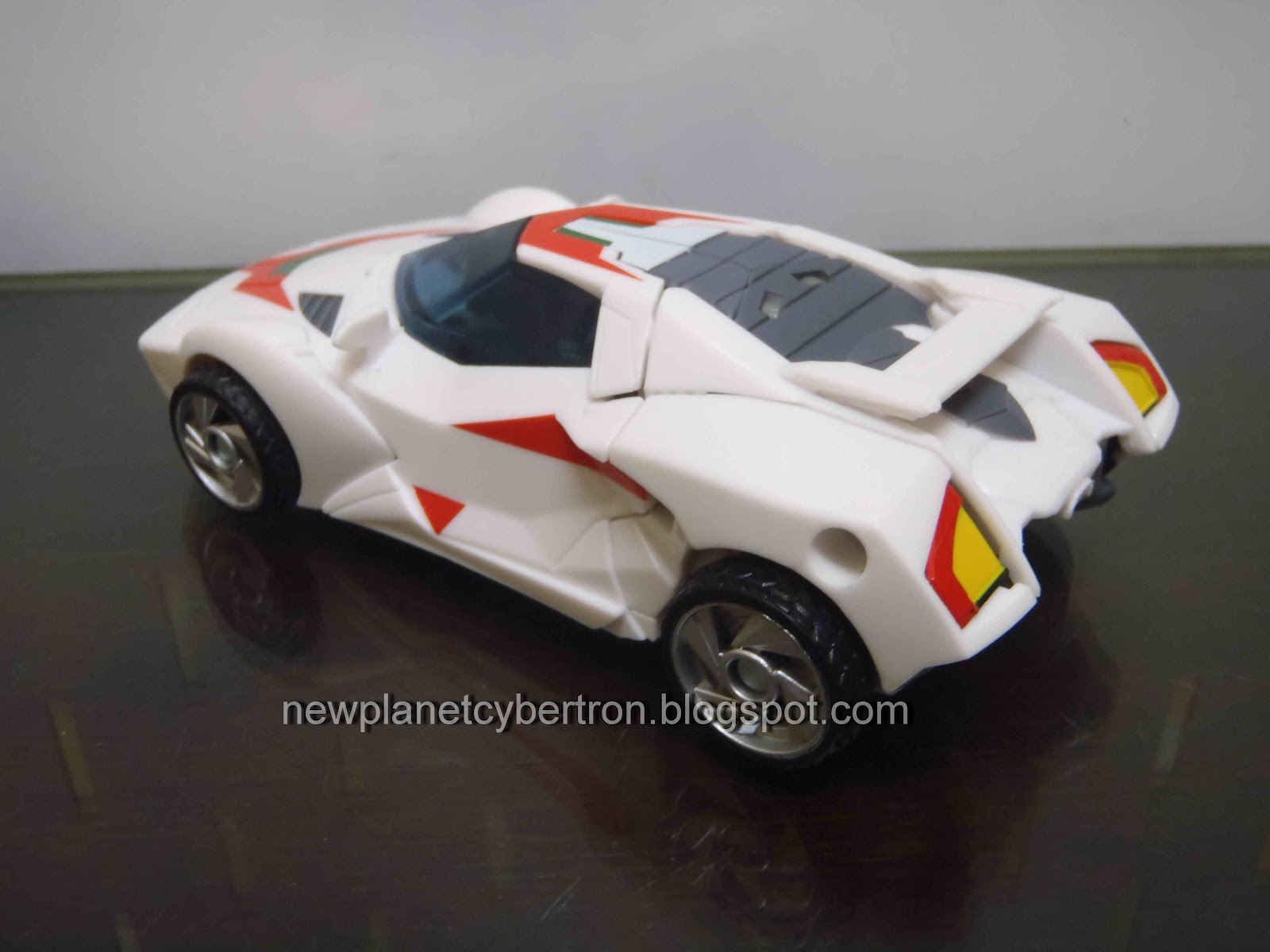 New Planet Cybertron: Transformers Review: Wheeljack (Prime RiD Deluxe)