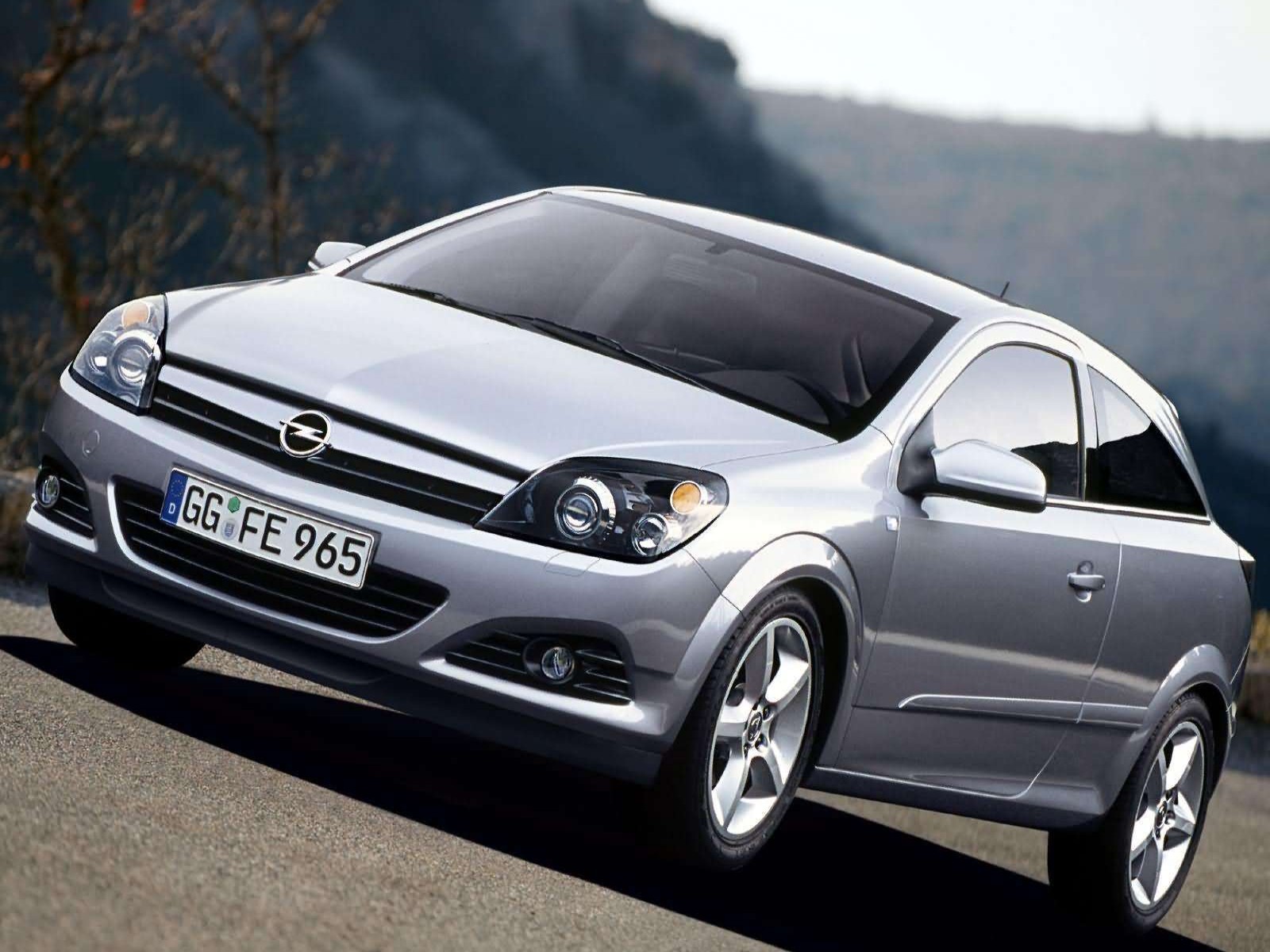 Car Pictures: Opel Astra GTC 2005
