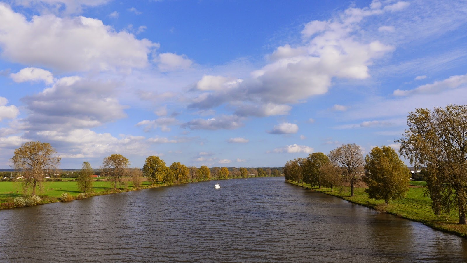 Nijmegen blog: Nijmegen uit: langs de Maas.