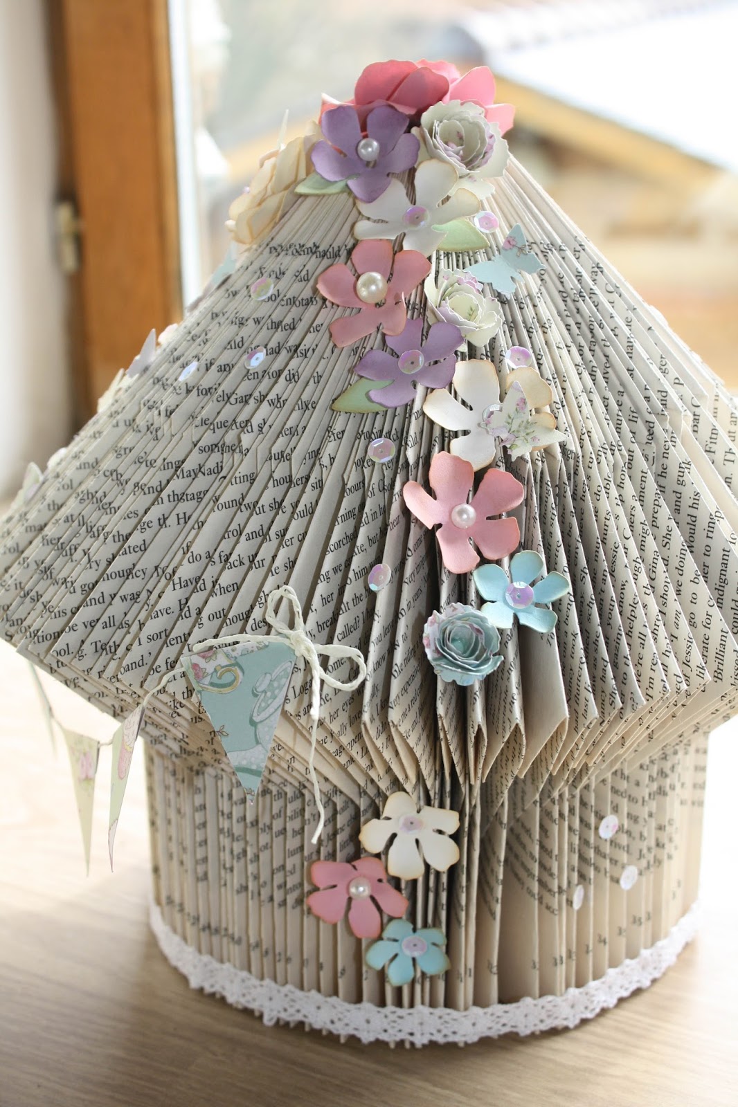 All Things Pretty Craftee: Book Folding