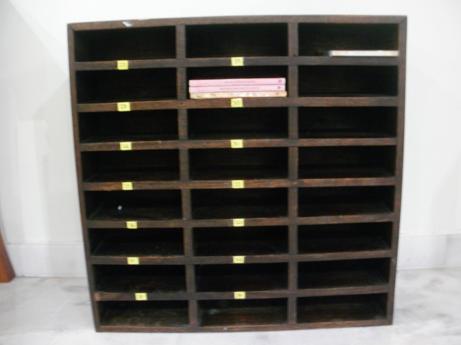 cheklem: ALMARI BUKU ATAU CD MINI