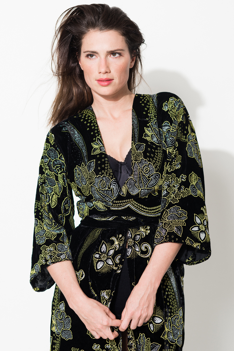 CRIVENS! COMICS & STUFF!: TRIVAGO BABE OF THE DAY - GABRIELLE MILLER...