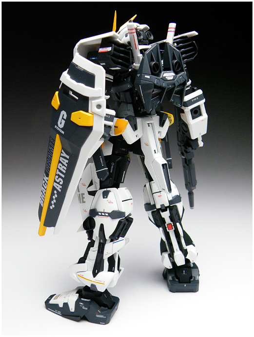 Painted Build: 1/100 Real Type Gundam Astray Black Frame