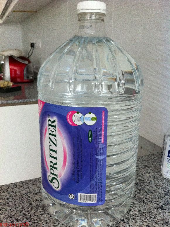 Spritzer Mineral Water and Dispenser ~ TRISTUPE.COM