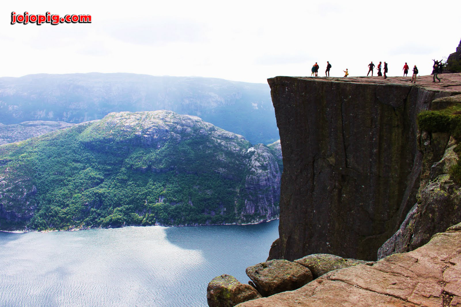 GLOBE IN THE BLOG: Fjords and The Preikestolen Cliff, Norway