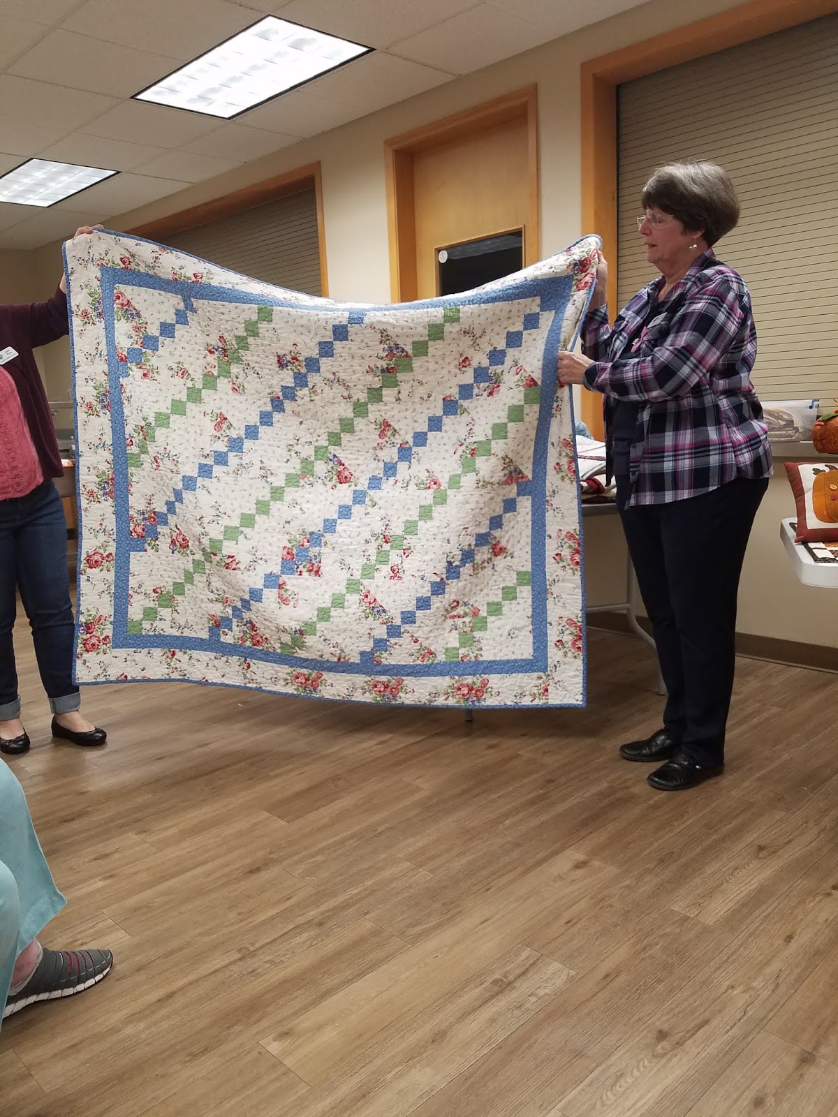 2 Friend's Trunk Show - Busy As Can Be