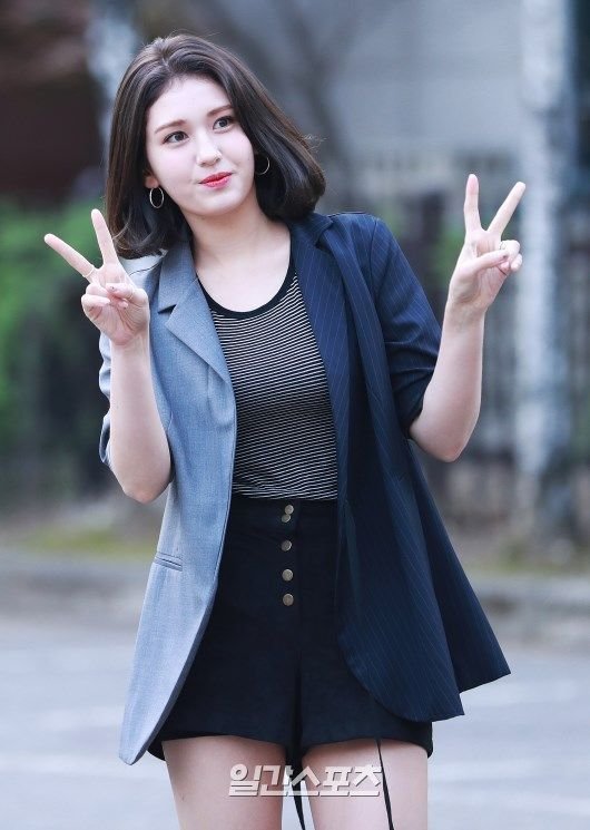 Jun Somi to navigate solo promos with the help of her father