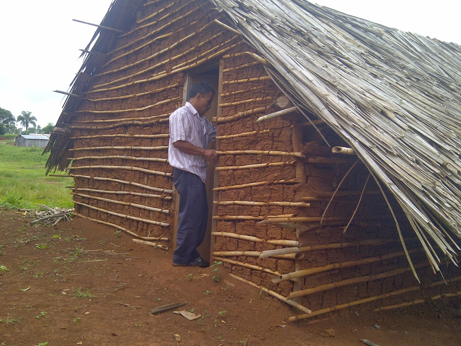 *TEKOA PINDO POTY*: Nuevas chozas para alojamiento de visitas