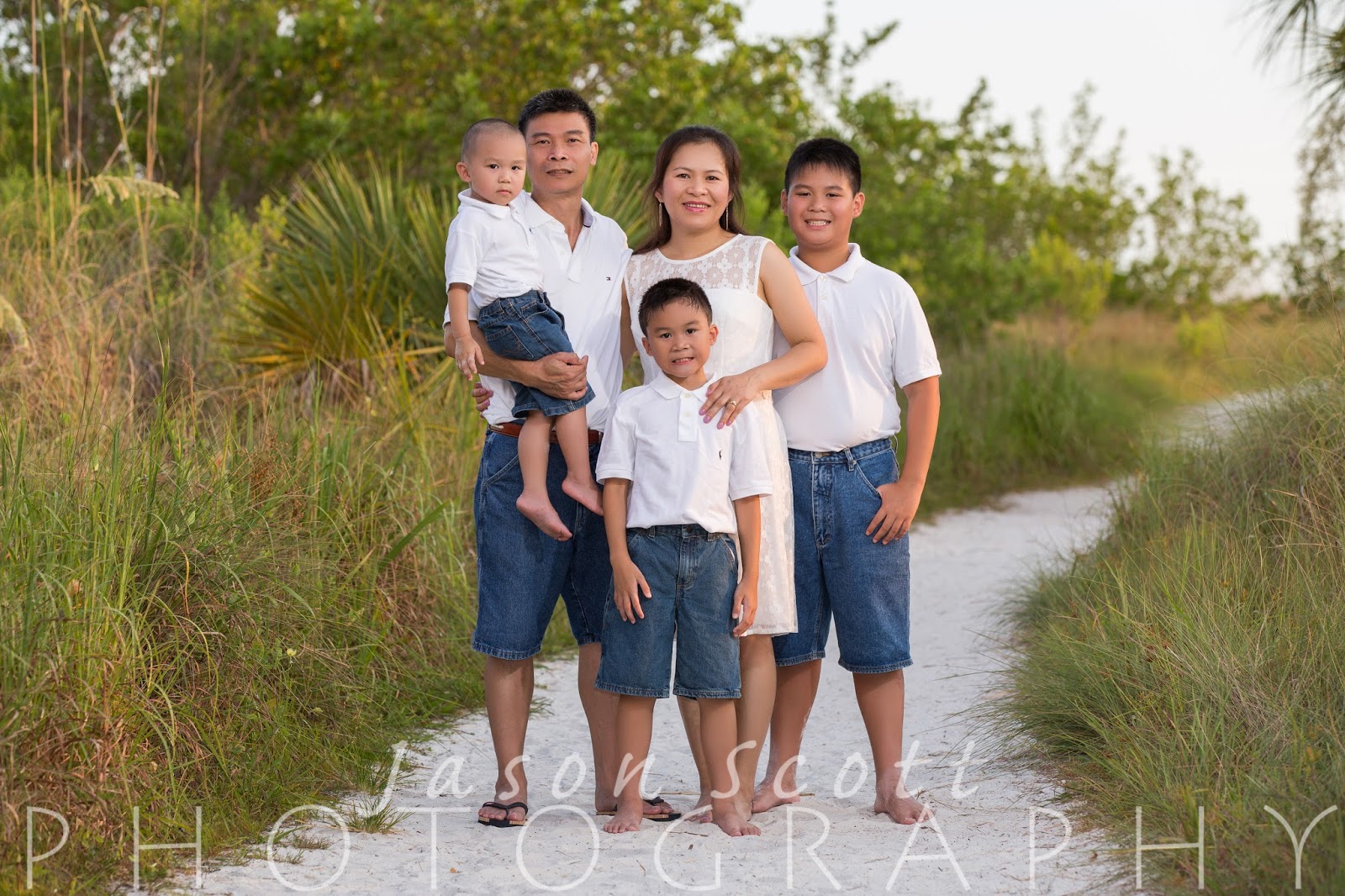 Siesta Key Beach Portraits - Nguyen Family | Jason Scott Photography