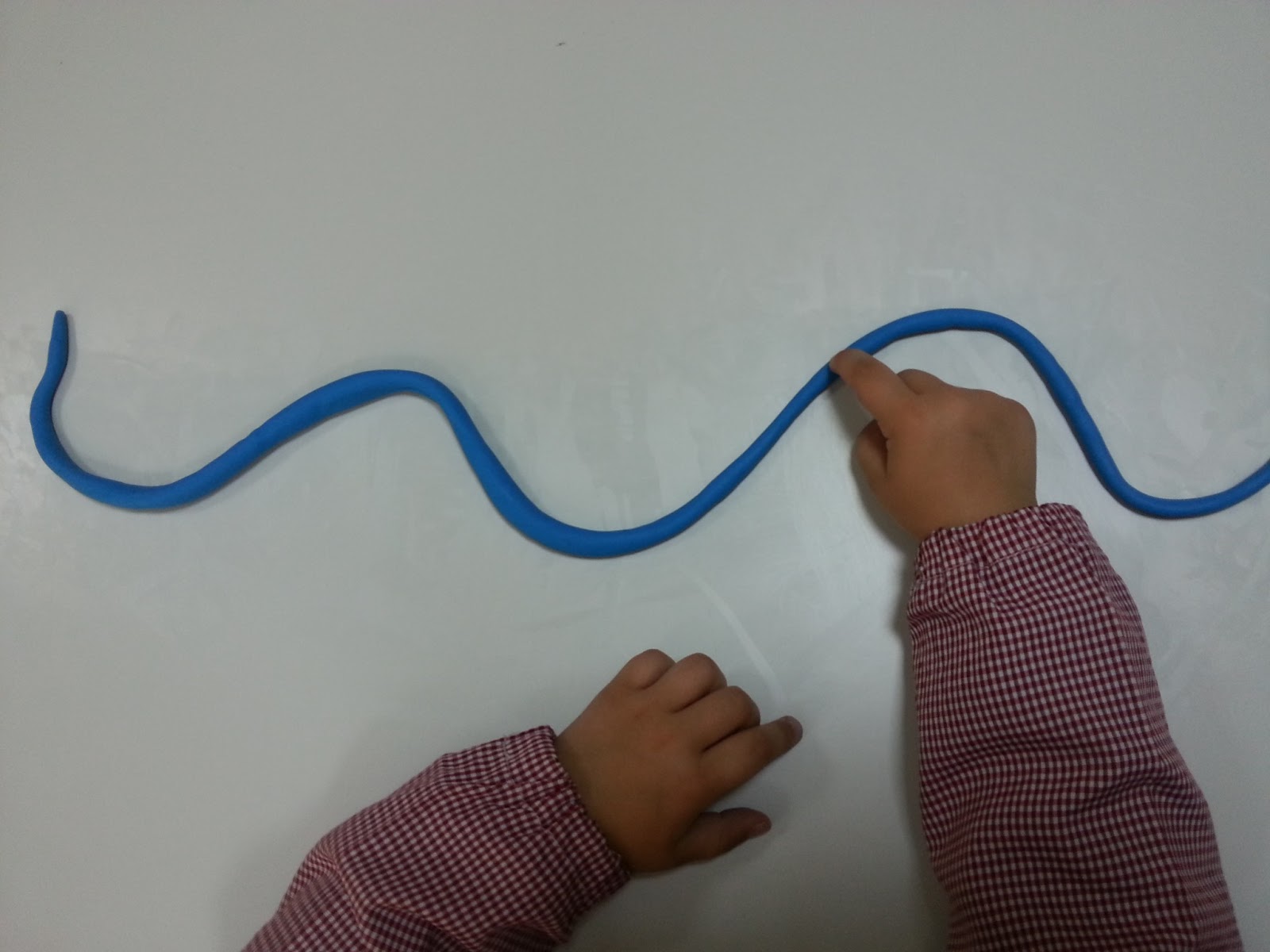 Pintando sonrisas de colores: Así trabajamos el trazo....