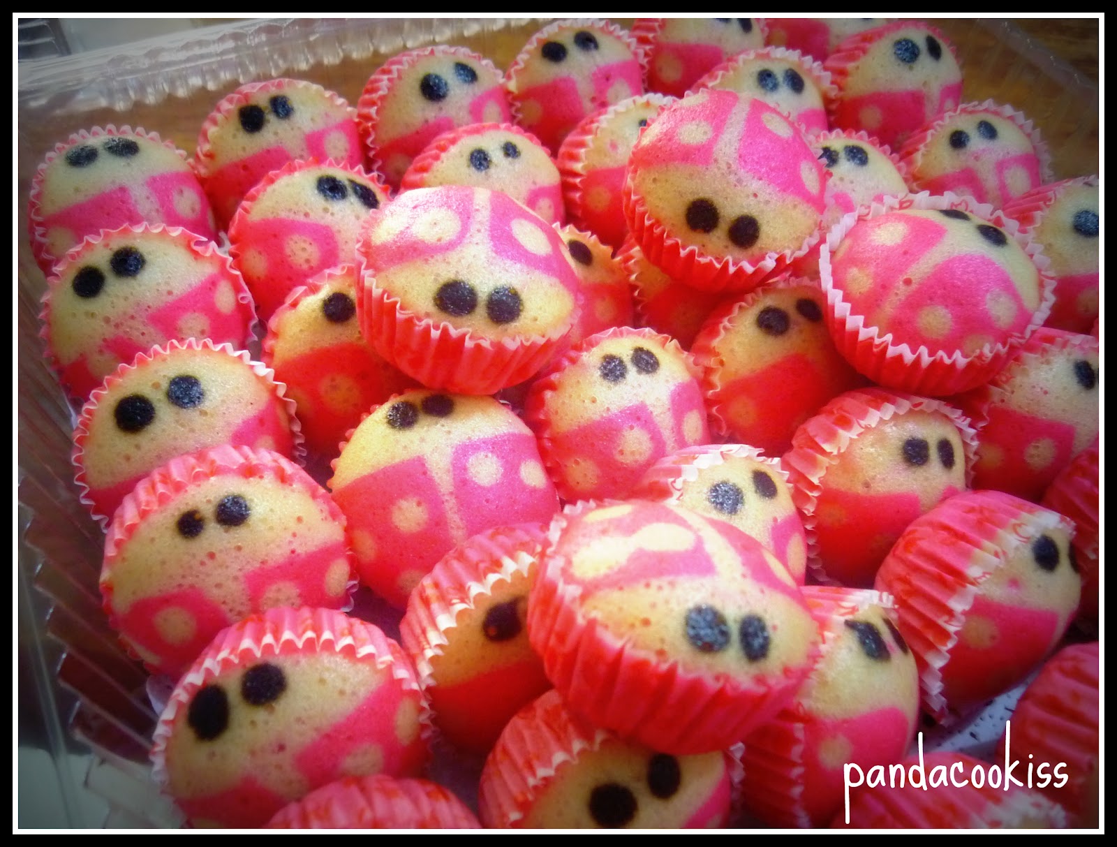 pandacookiss: Apam polkadot and mini muffins for Raimi's engagement day ...