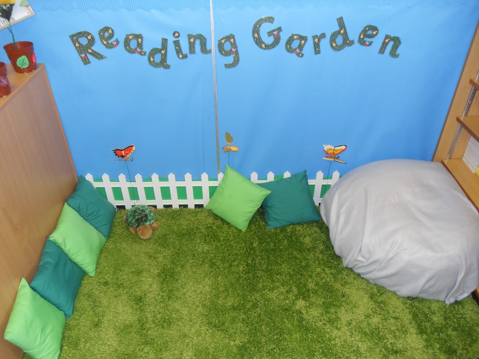 Love.Learn.Live.Grow: Reading Garden