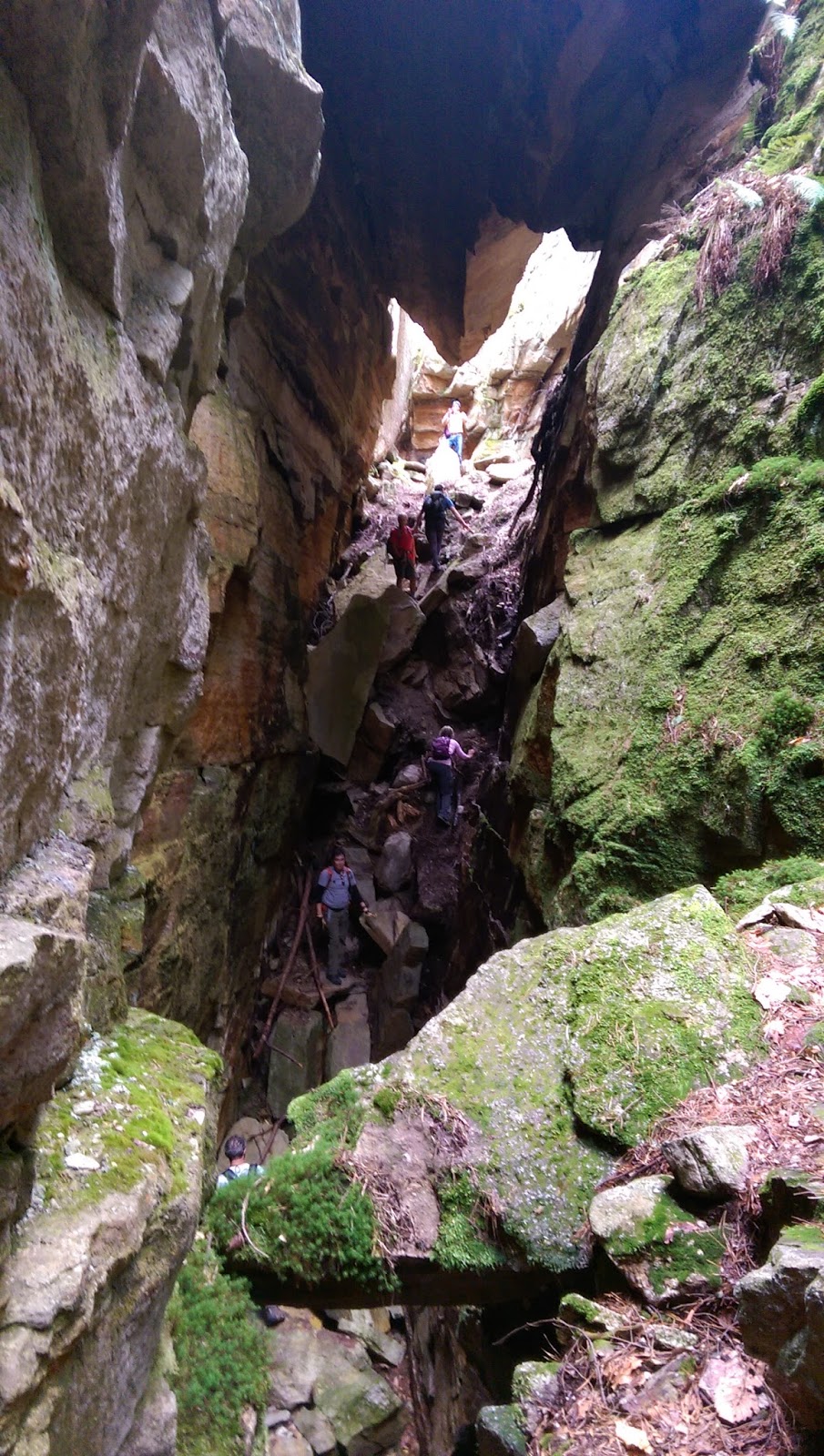 AR Explorer: Hiking to the Shingle Gully Ice Caves - Minnewaska State ...