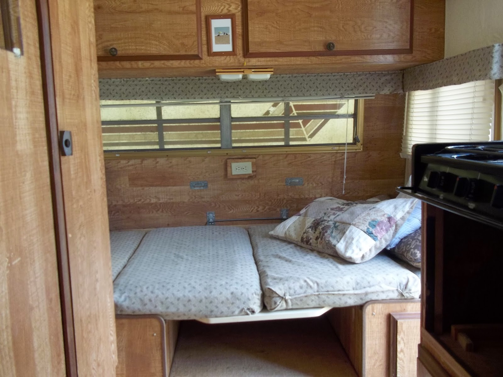 Travel Trailer Renovation: VintageTravel Trailer Redo